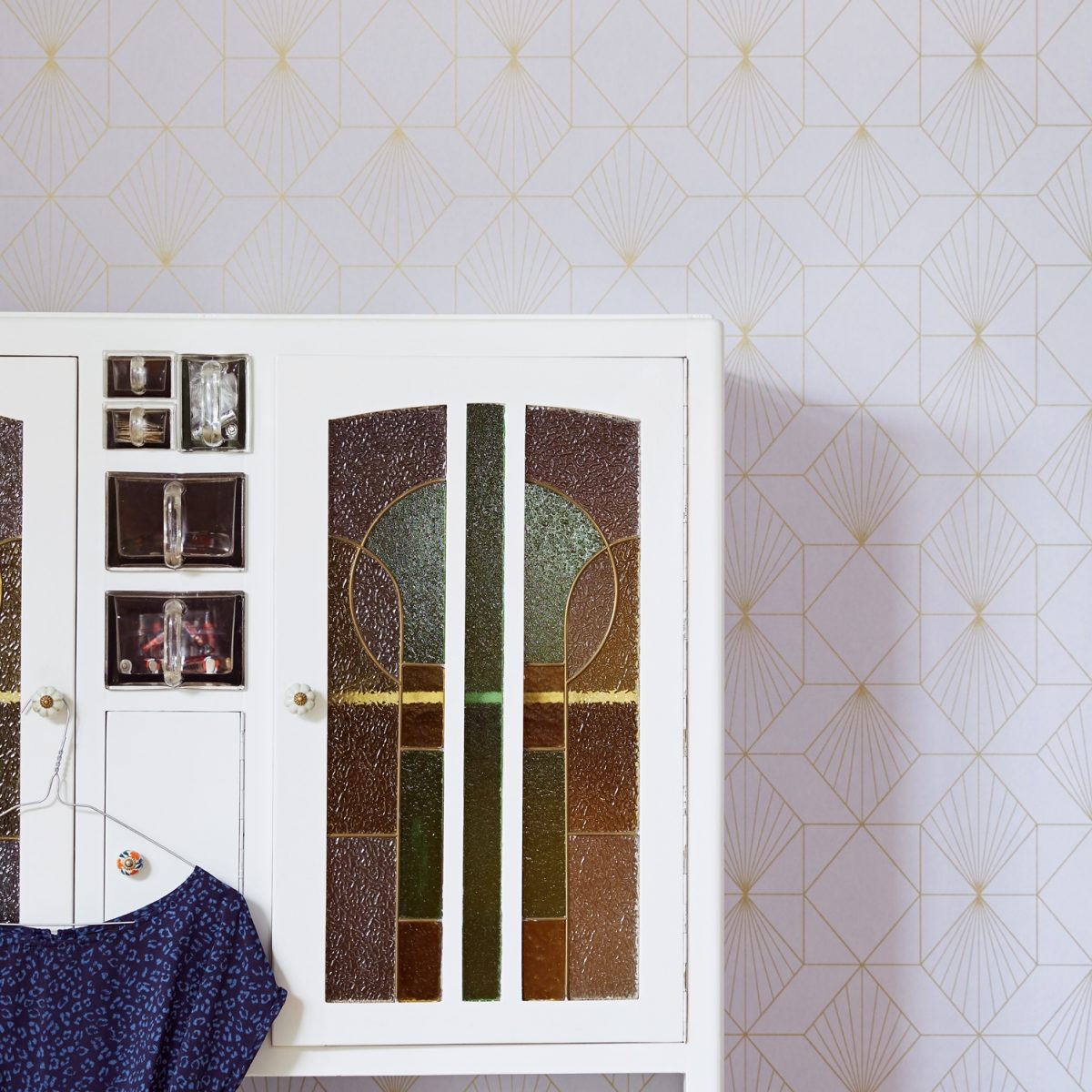 Lilla Tapet med Guld Mønster - Se det store udvag af retro tapeter hos ...